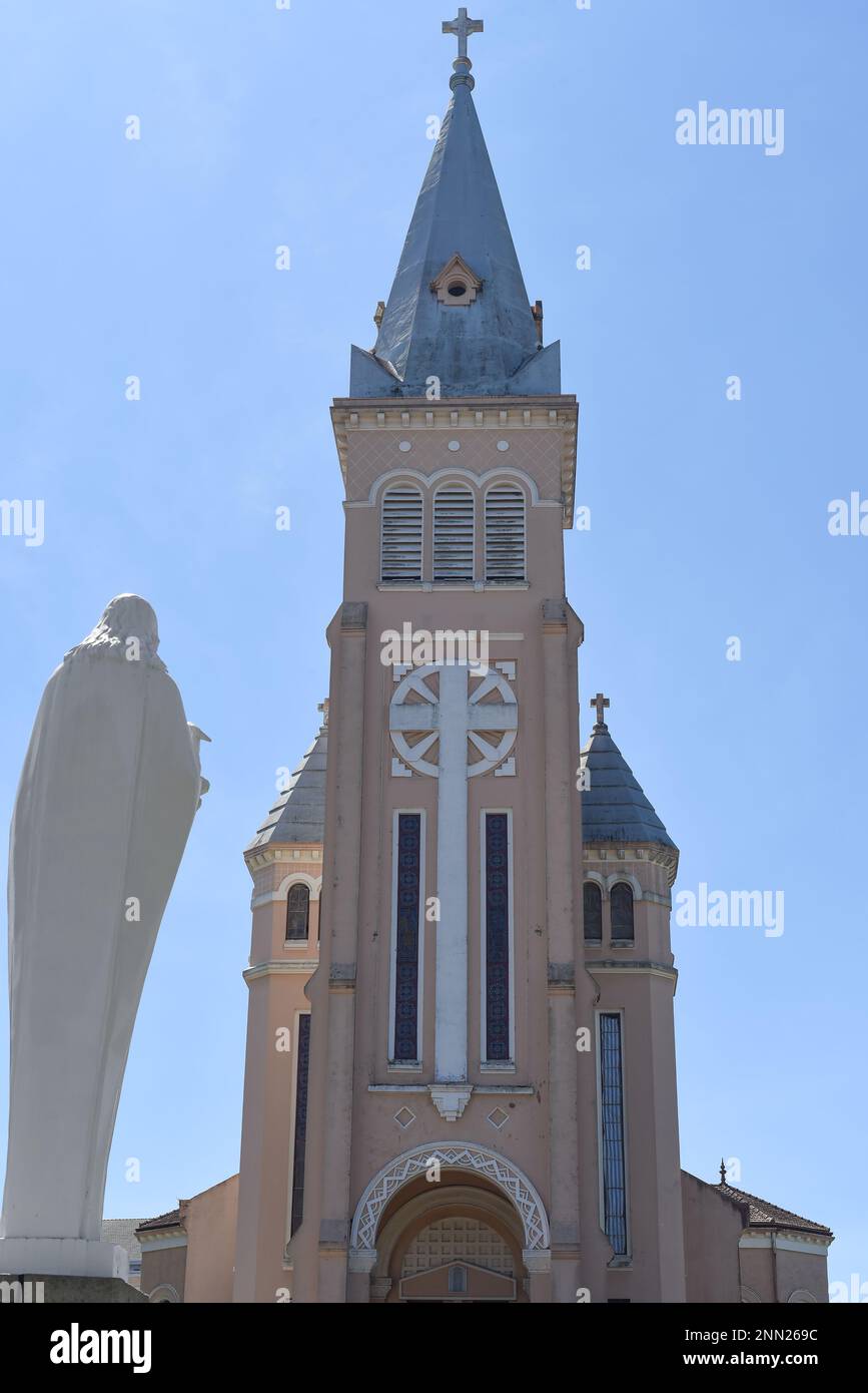 Da Lat, Vietnam - 10 febbraio 2023: Il St La Cattedrale di Nicholas fu ...