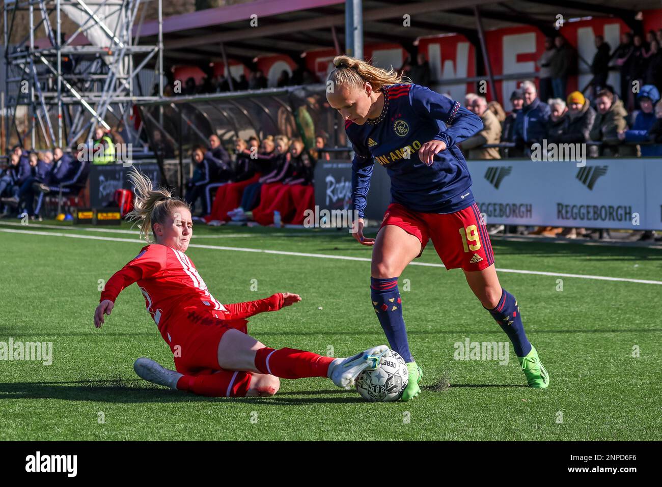 ENSCHEDE, PAESI BASSI - 26 FEBBRAIO: Kim Everaerts di FC Twente batte ...