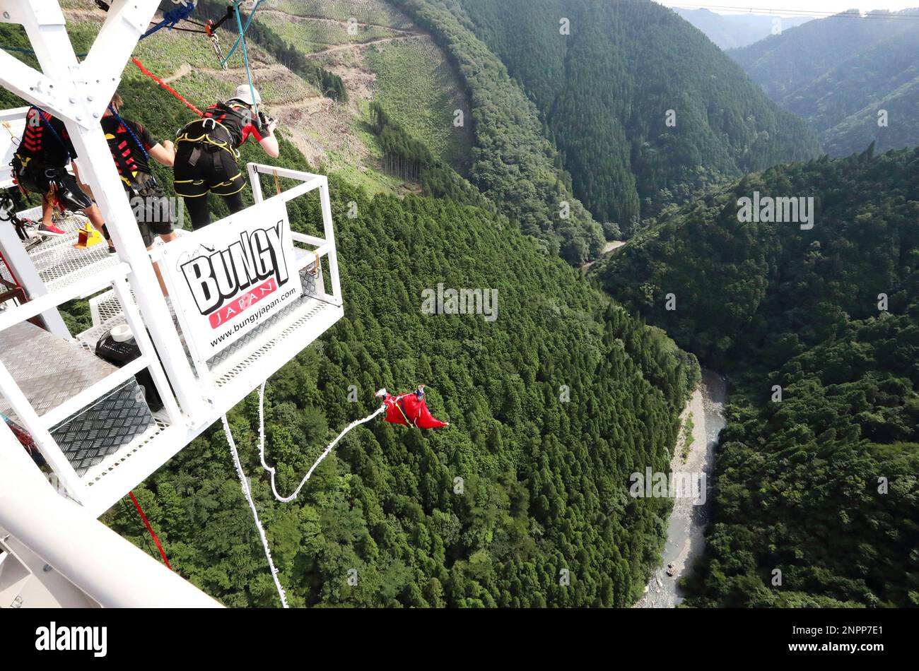 215-meter-high "Gifu Bungee", the tallest height in Japan, opens in ...