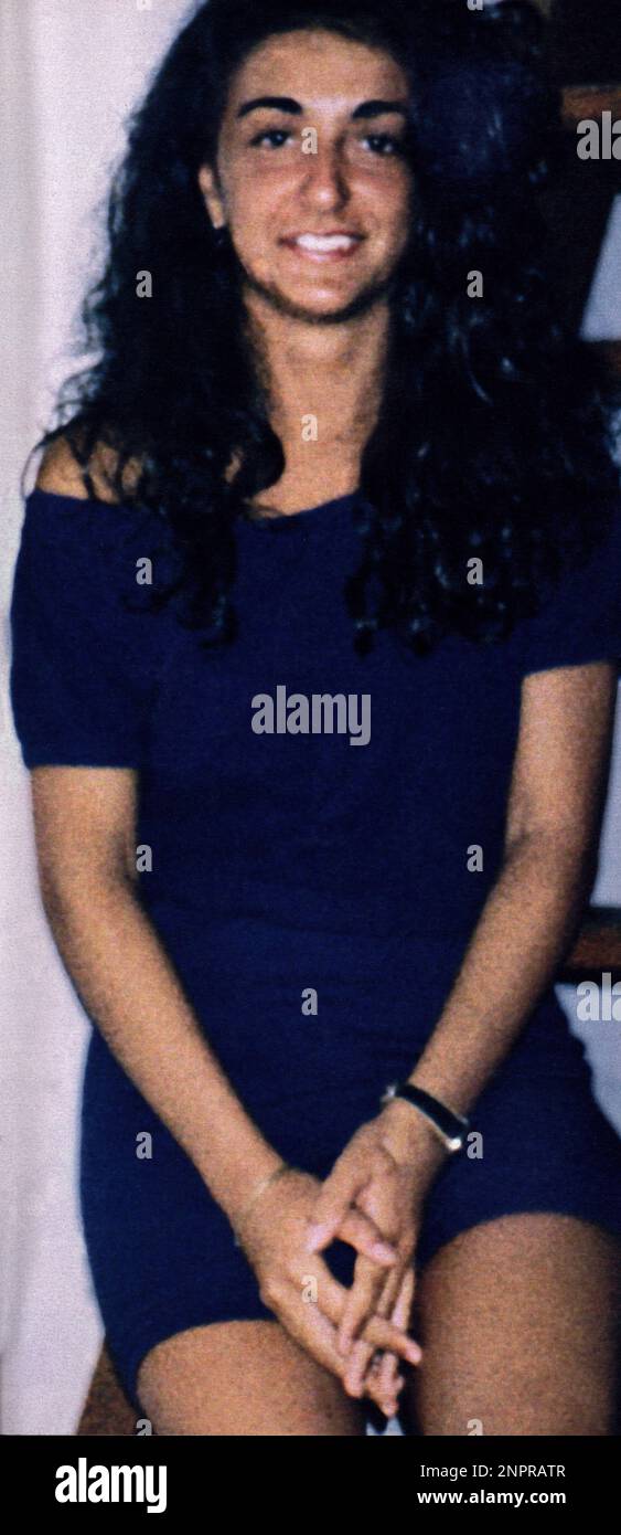 1990 , Roma , Italia : la giovane SIMONETTA CESARONI (20 anni) in una ...
