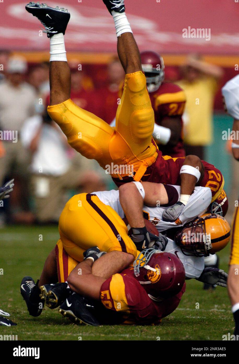 Darnell Bing (20) and Lofa Tatupu (bottom) sack Arizona State ...