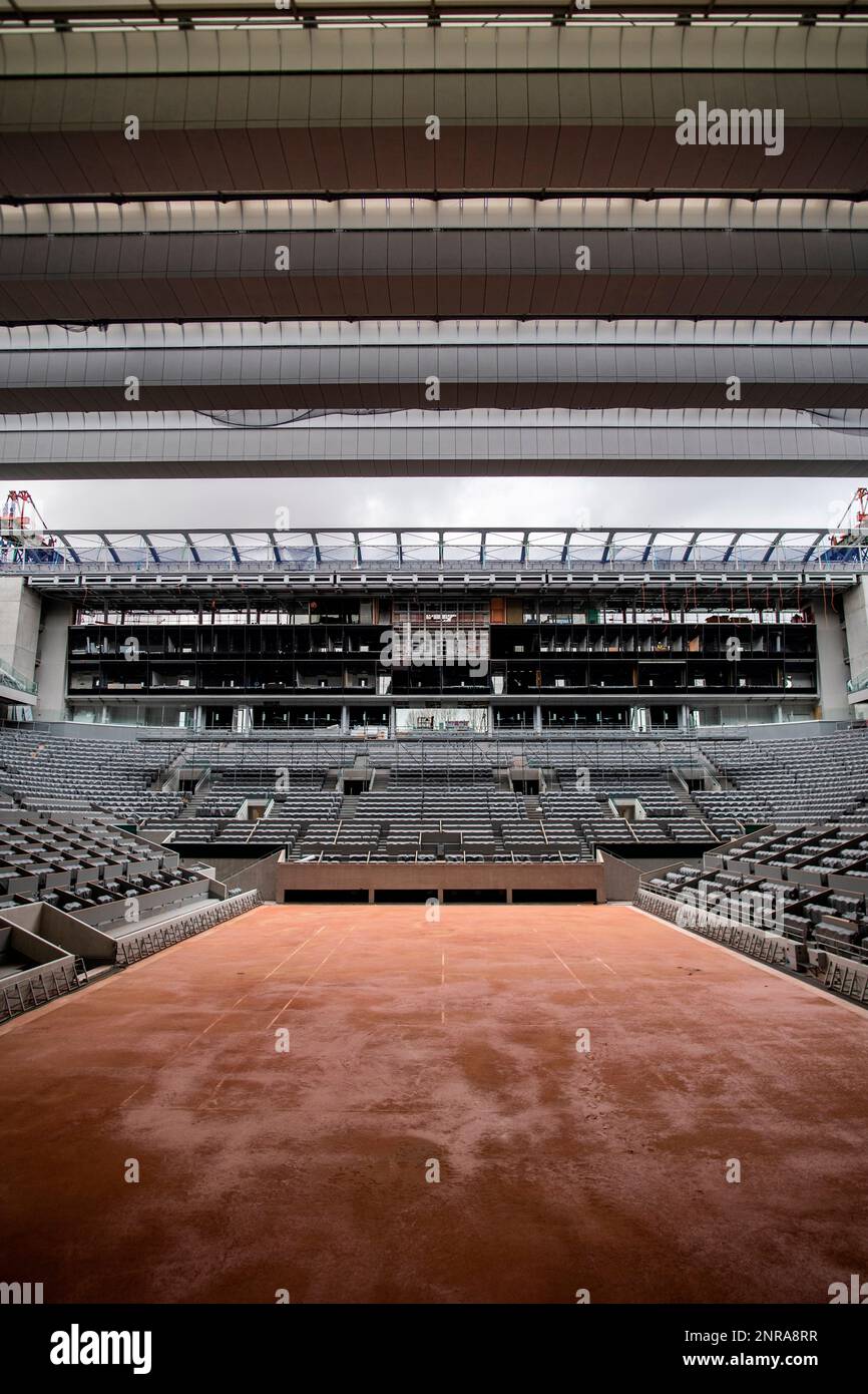 The construction work of the newly built roof of the Philippe Chatrier ...