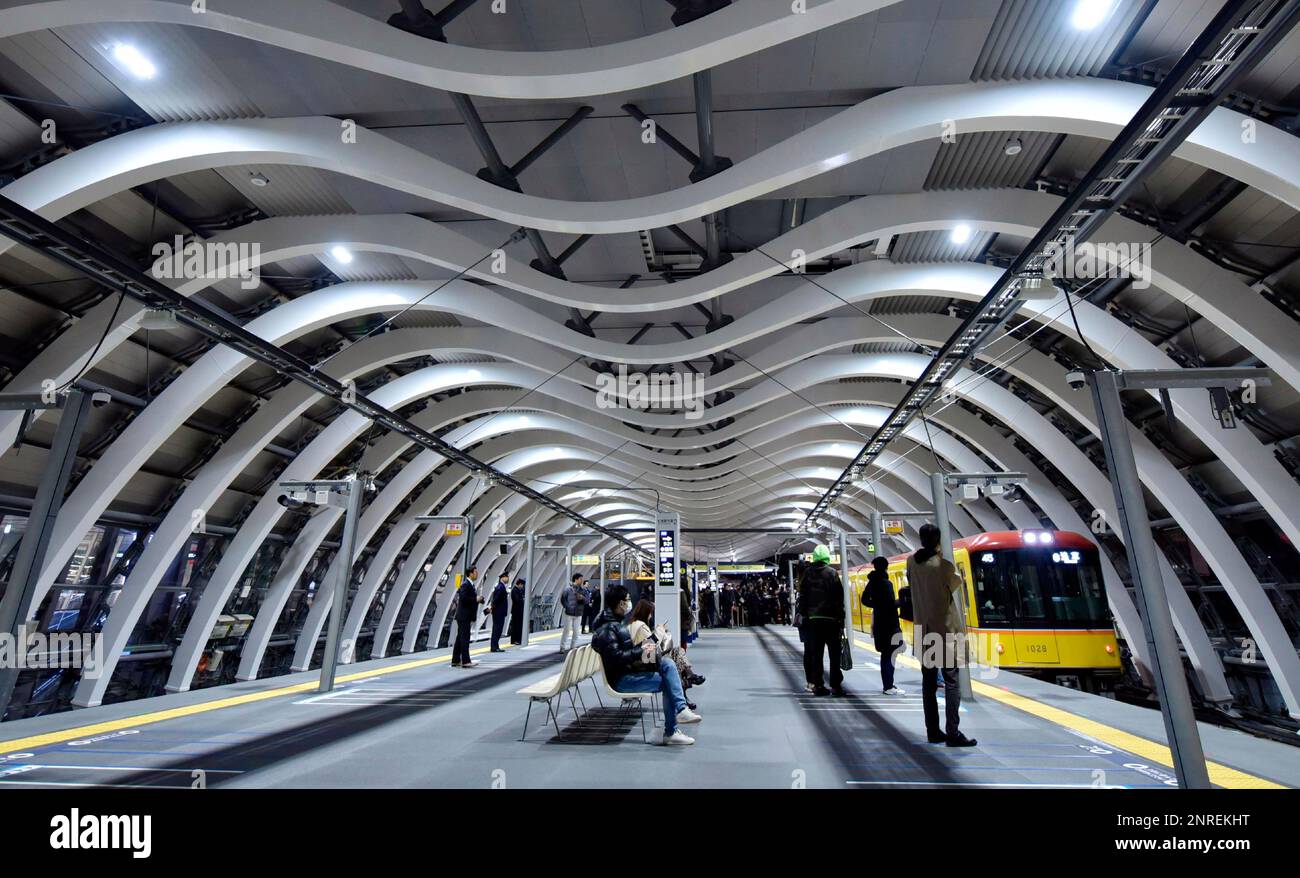 The operation of the new Shibuya Station on the Tokyo Metro Ginza Line ...