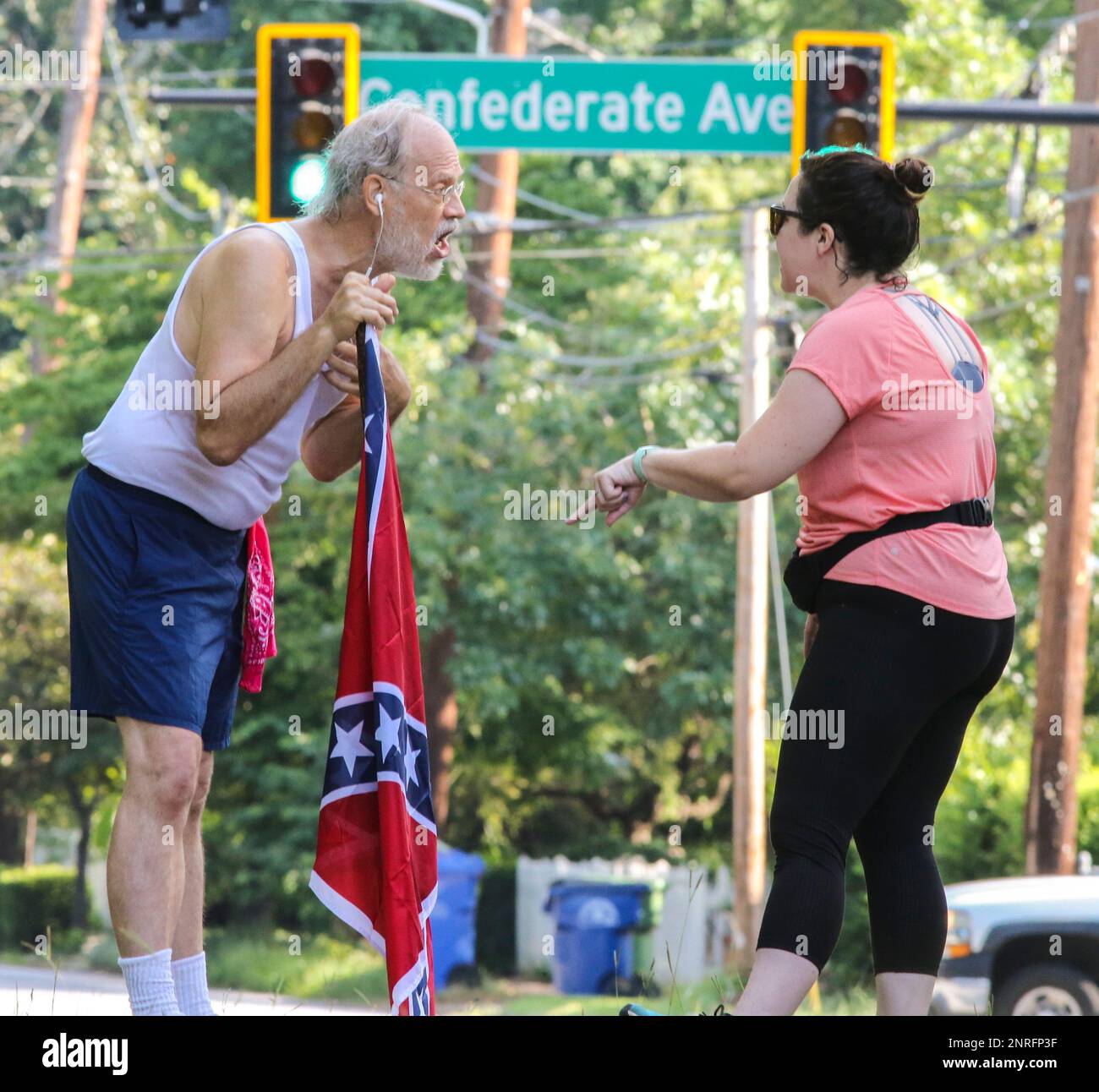 Confederate Flag runner, Alan Keck (left) debates Grant Park resident ...