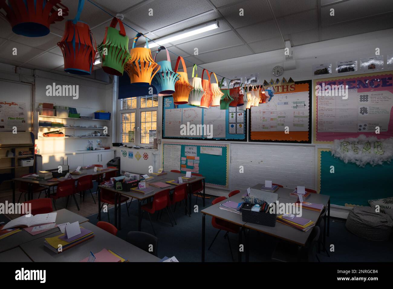 Primary school classroom immagini e fotografie stock ad alta ...