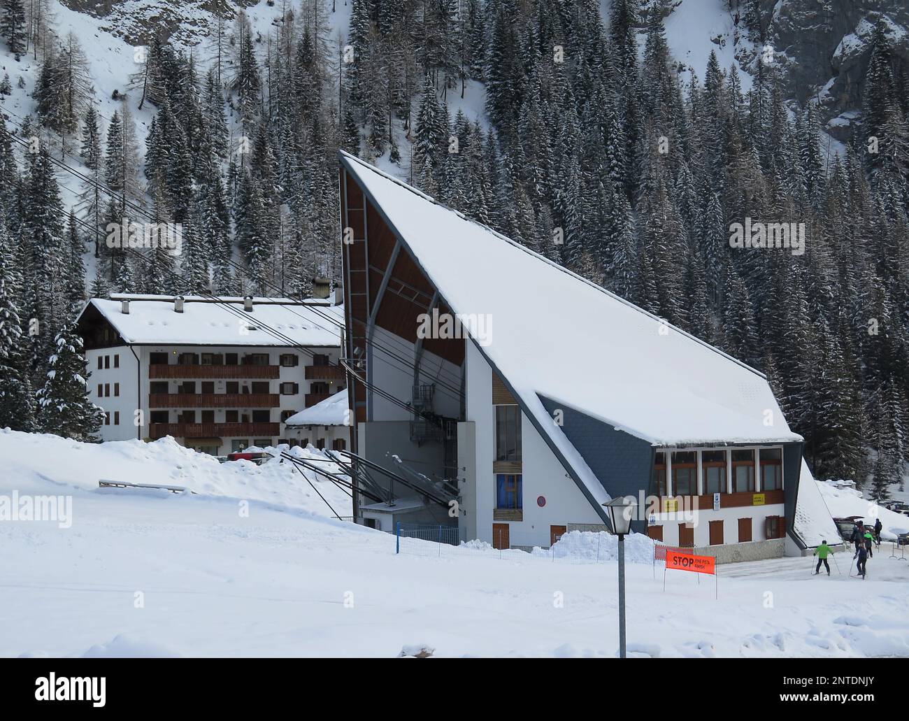 La funivia della marmolada immagini e fotografie stock ad alta ...