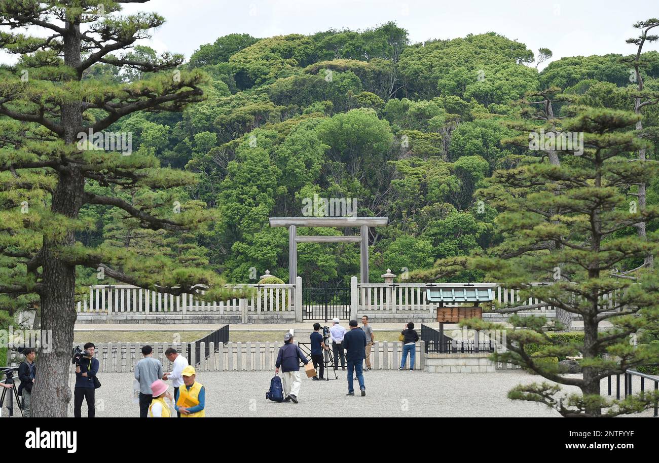 A photo shows the mausoleum that is believed to be Emperor Nintoku's in ...