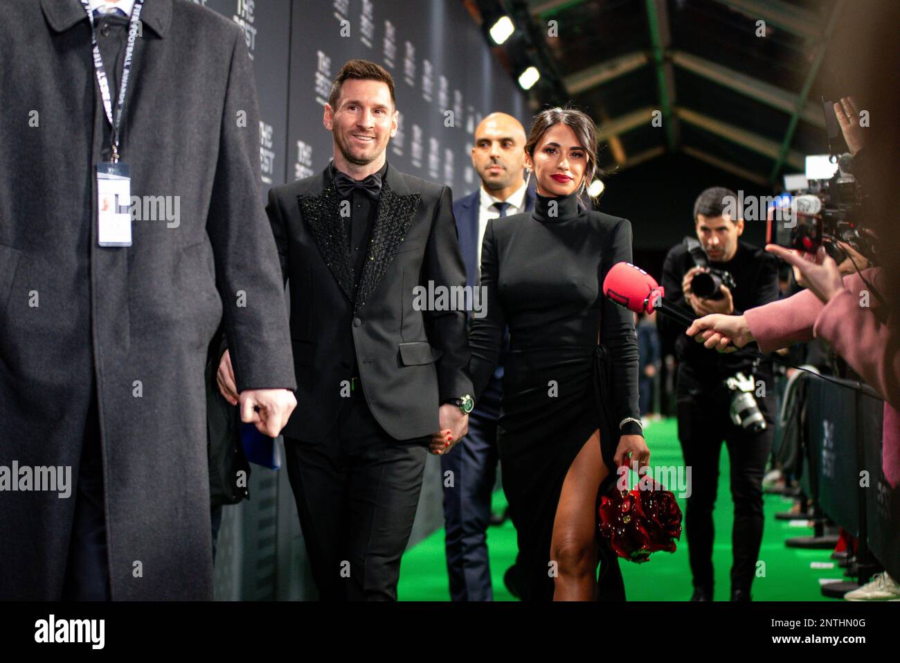 Lionel messi di Parigi Saint Germain con la moglie Antonella Roccuzzo ...