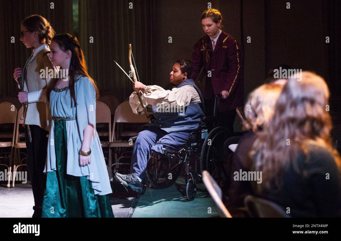 In this Thursday, Feb. 7, 2019 photo, actor/intern Nina Cullum, center ...