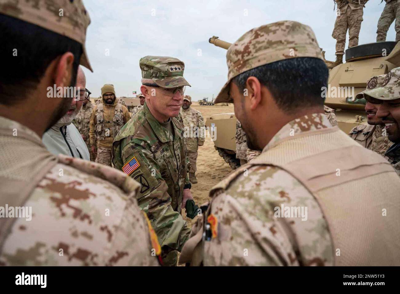 Il Gen. Patrick D. Frank, USA Comandante dell'esercito centrale, visita ...