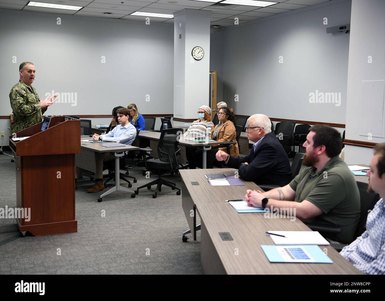 230104-N-FF527-0033 MECHANICSBURG, Pa. (4 gennaio 2023) il capitano ...