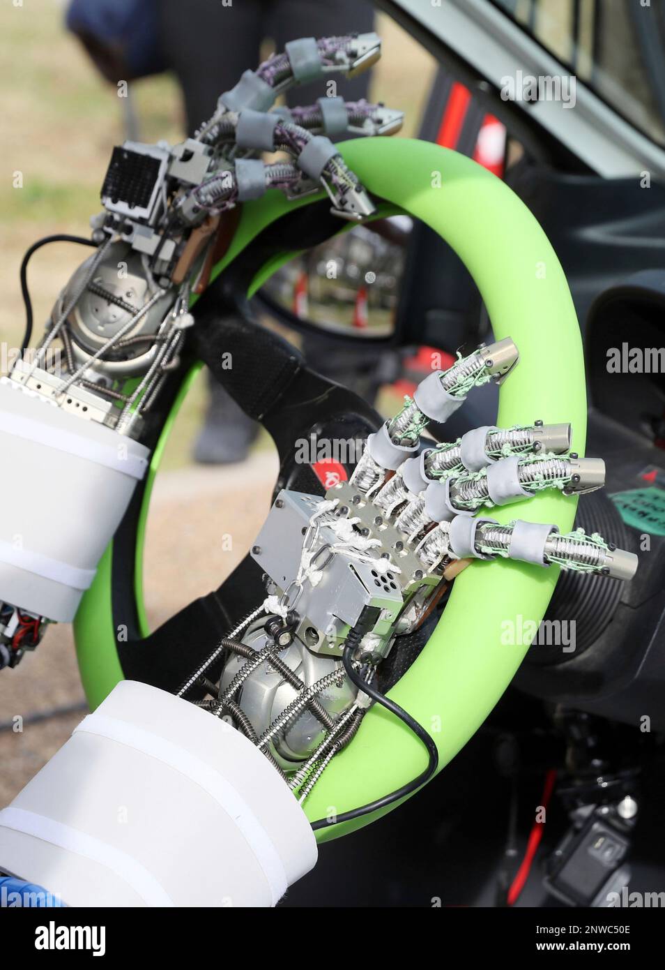 A demonstration experiment which a new humanoid type robot "Musashi ...