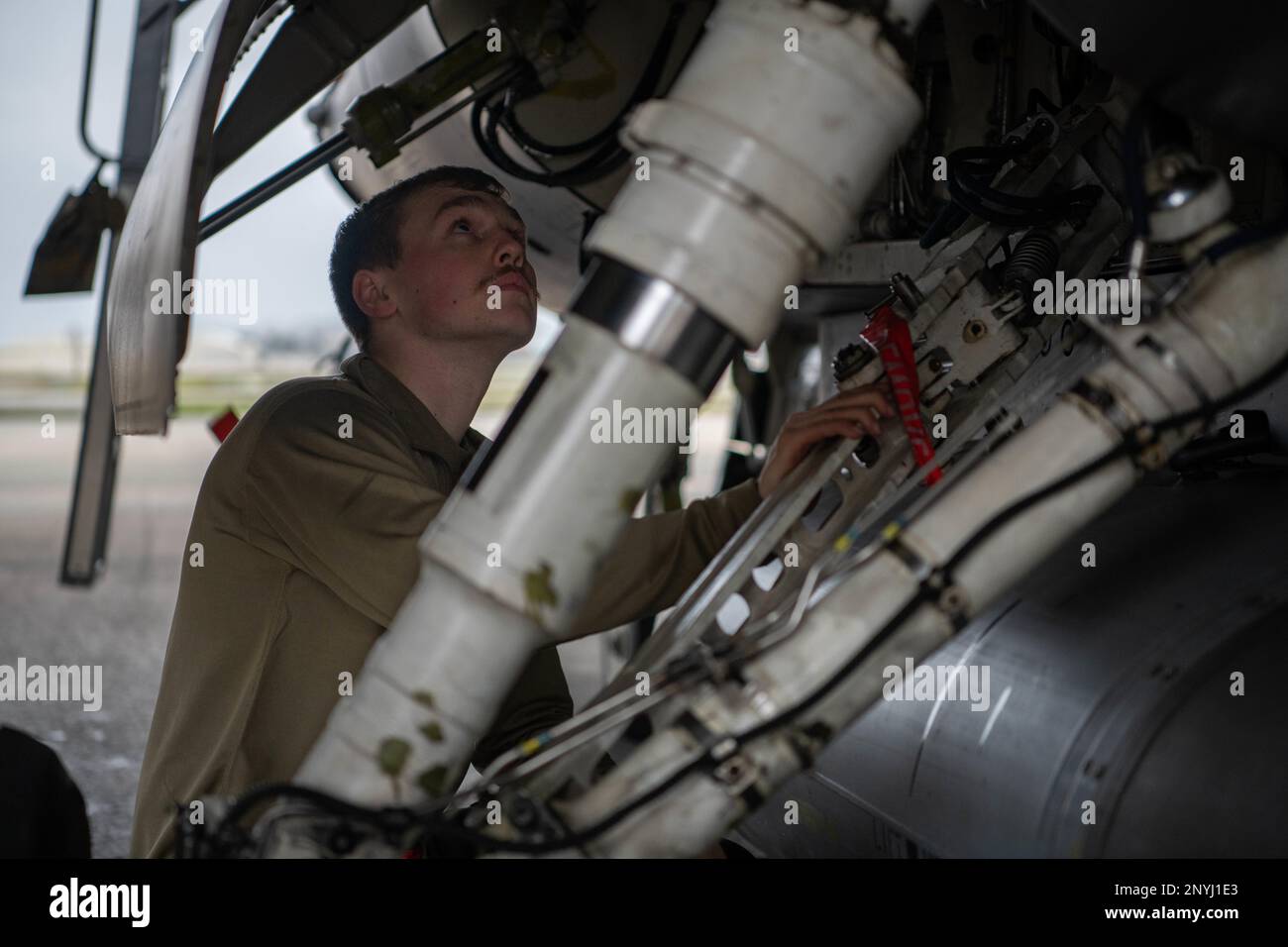 Airman 1st Class Jared Norton, 480th capo equipaggio di squadra di ...