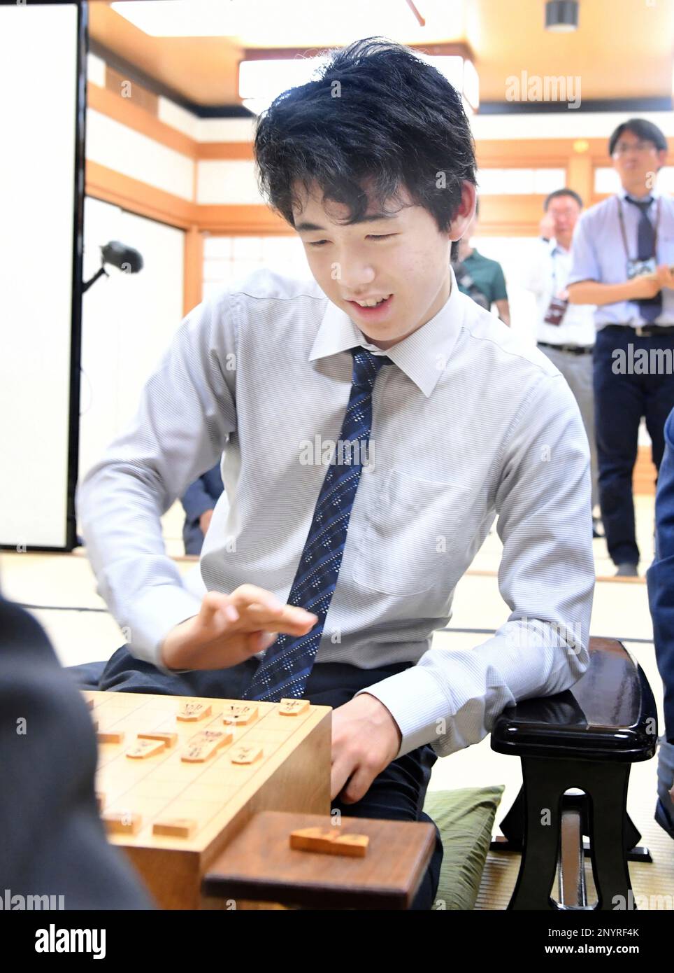 14-year-old professional shogi player Sota Fujii reviews the Ryuo title ...