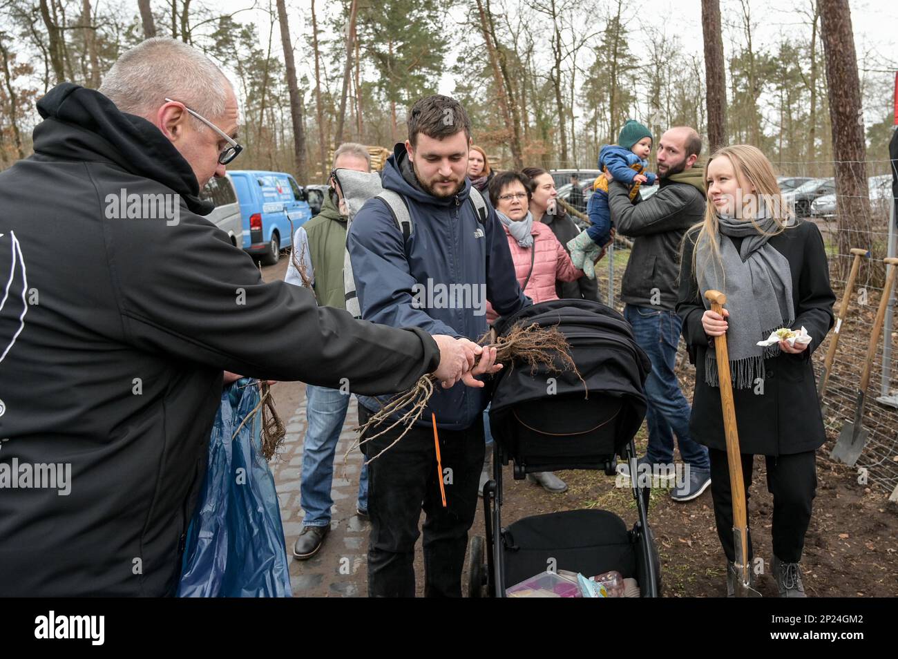 04 marzo 2023, Sassonia-Anhalt, Halle (Saale): Tobias Bommersbach e ...
