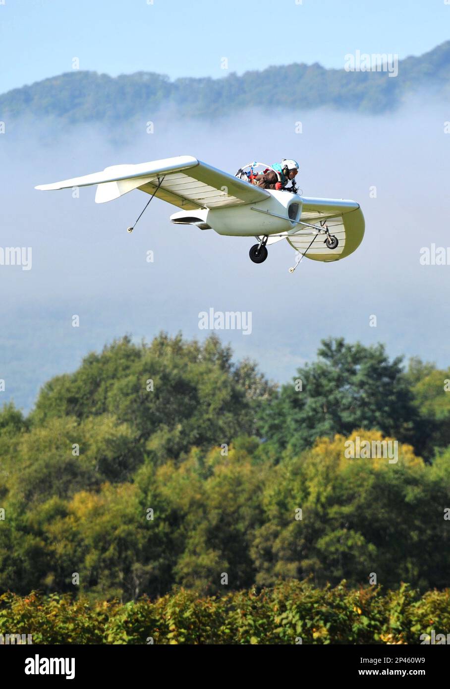 A small aircraft that looks exactly like the jet-powered glider used by ...