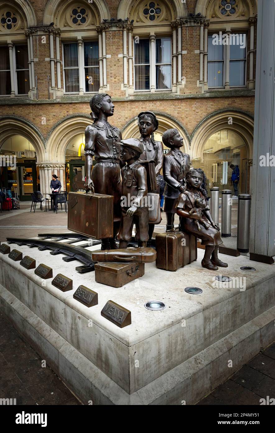 Statua di kindertransport immagini e fotografie stock ad alta ...