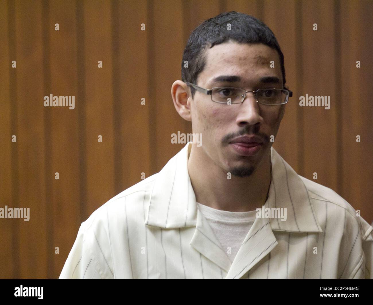 Lashon T. Hollman, 21, enters Circuit Judge Darnell Jackson's courtroom ...