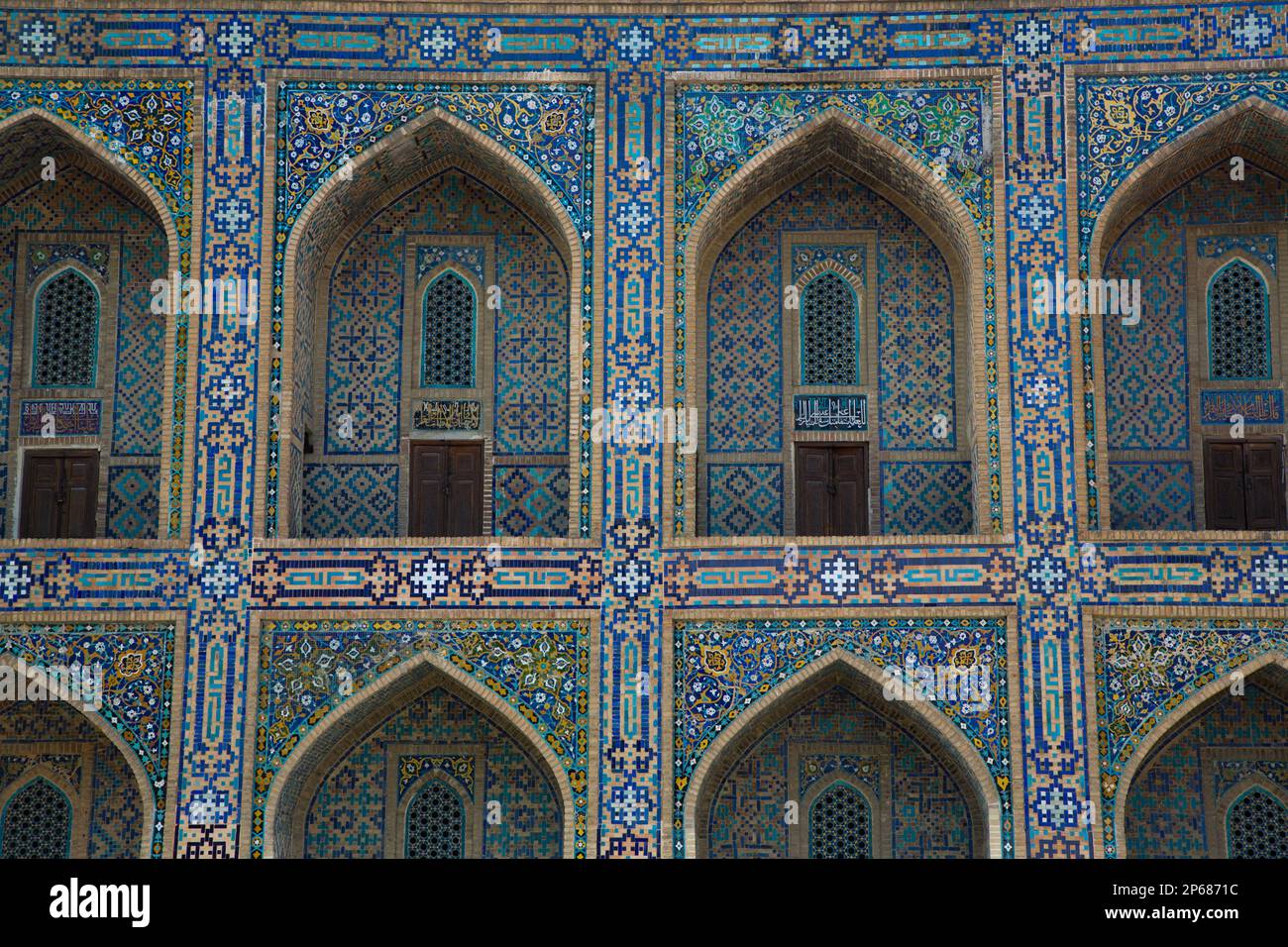 Camere esterne, madrassah Tilla-Kari, completata nel 1660, Piazza ...