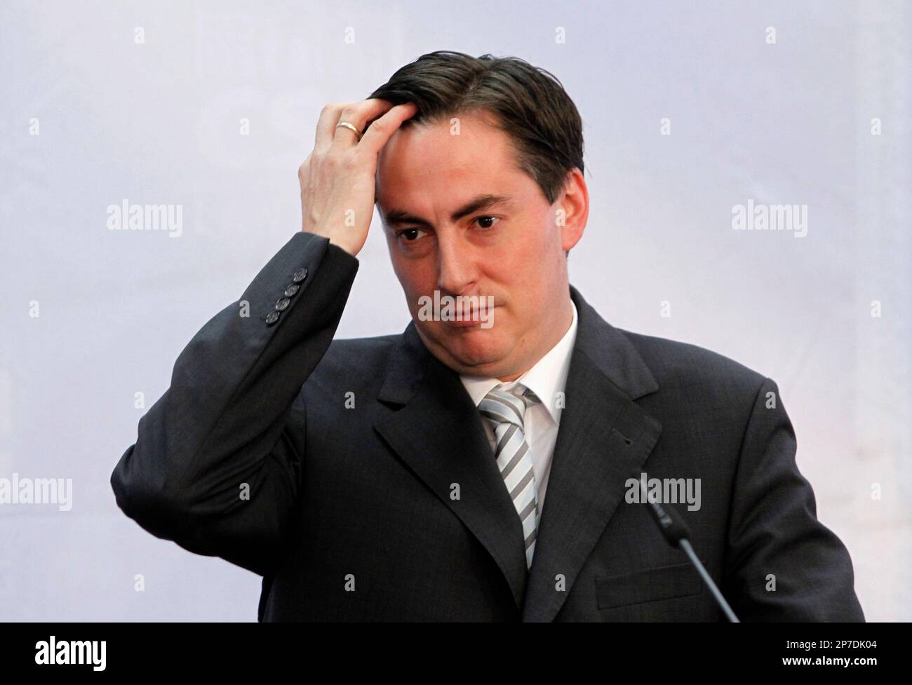 Der niedersaechsische Ministerpraesident David McAllister (CDU) fasst ...