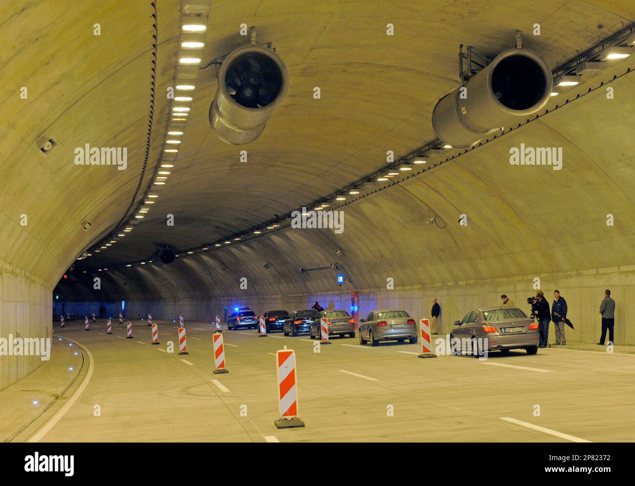 Die ersten Autos fahren am Donnerstag, 24. September 2009, in Jena ...