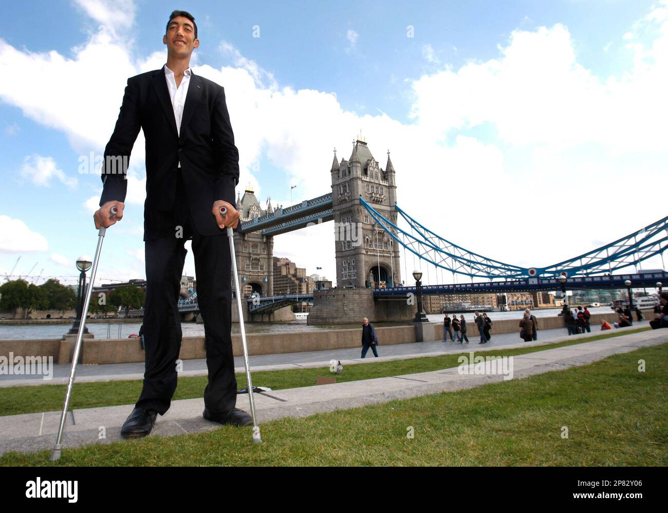 In this Wednesday, Sept. 16, 2009 photo, Sultan Kosen from Turkey ...