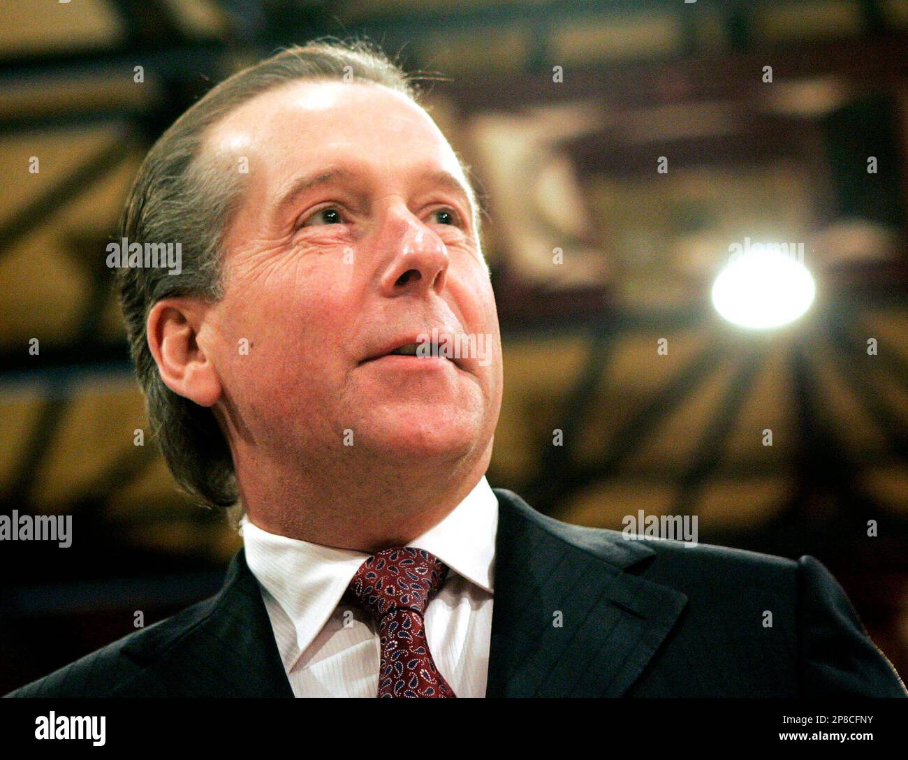 ARCHIV - Der Finanzvorstand der Telekom, Karl-Gerhard Eick, wartet am ...