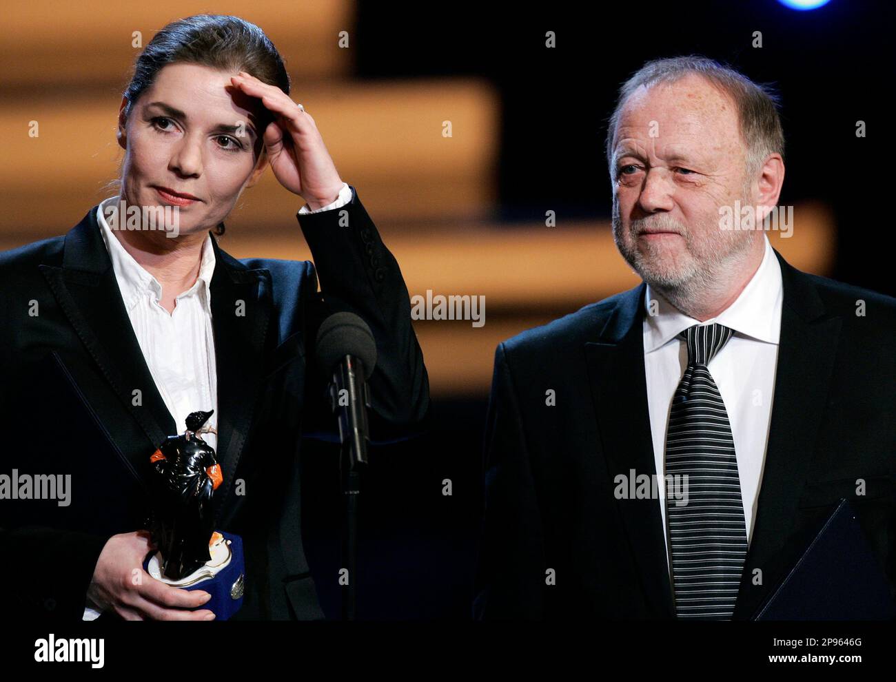 ** ARCHIV ** Die Schauspielerin Dana Vavrova, links, und der ...