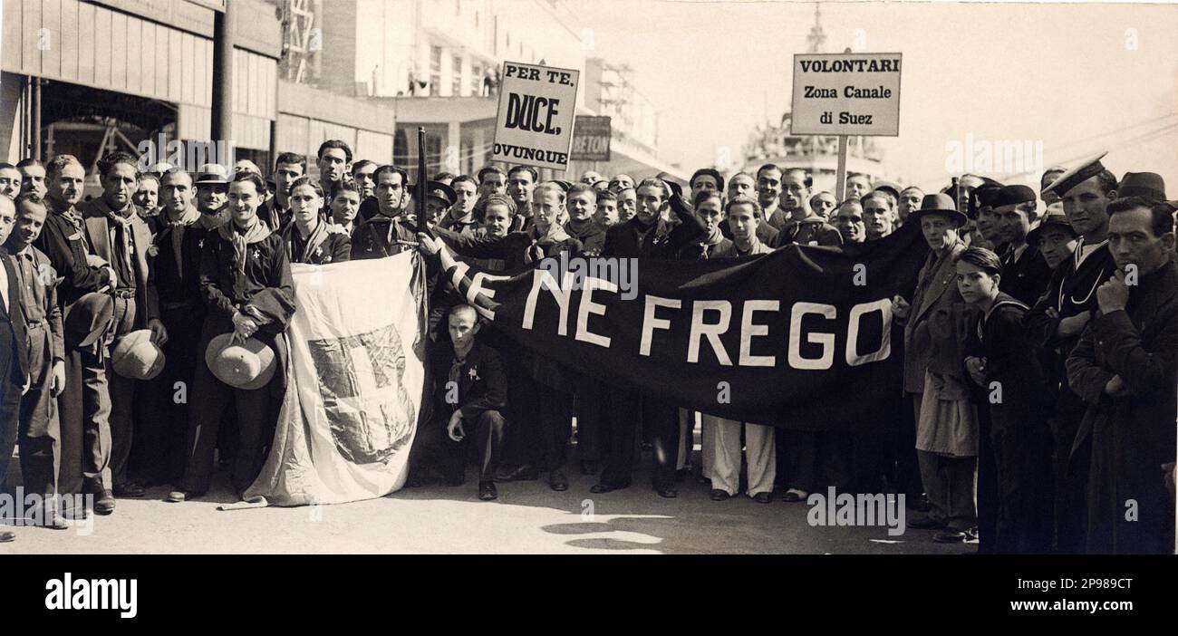1935 , 10 ottobre , Napoli , ITALIA : il giovane volontario fascista ...