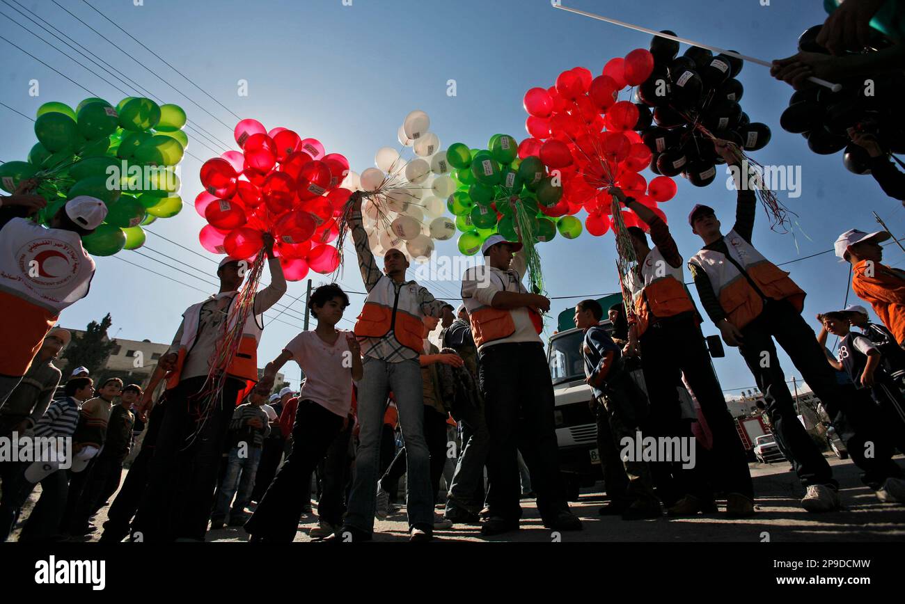 ** ADVANCE FOR SUNDAY, NOV. 30 ** Palestinians release balloons in the ...