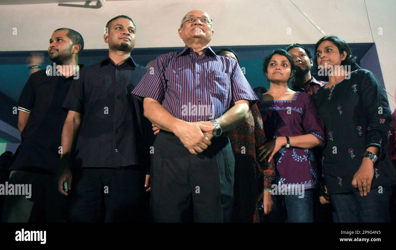 Maldives President Maumoon Abdul Gayoom, center, stands with his family ...