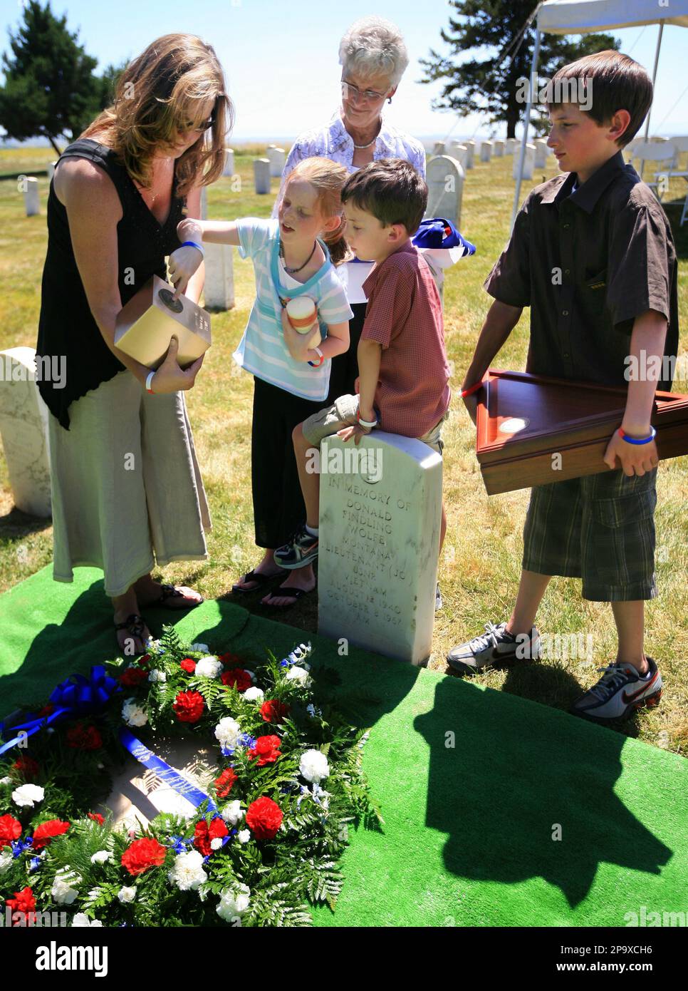 Barbara Colter, left, the daughter of Lt. Donald F. Wolfe, shows the ...