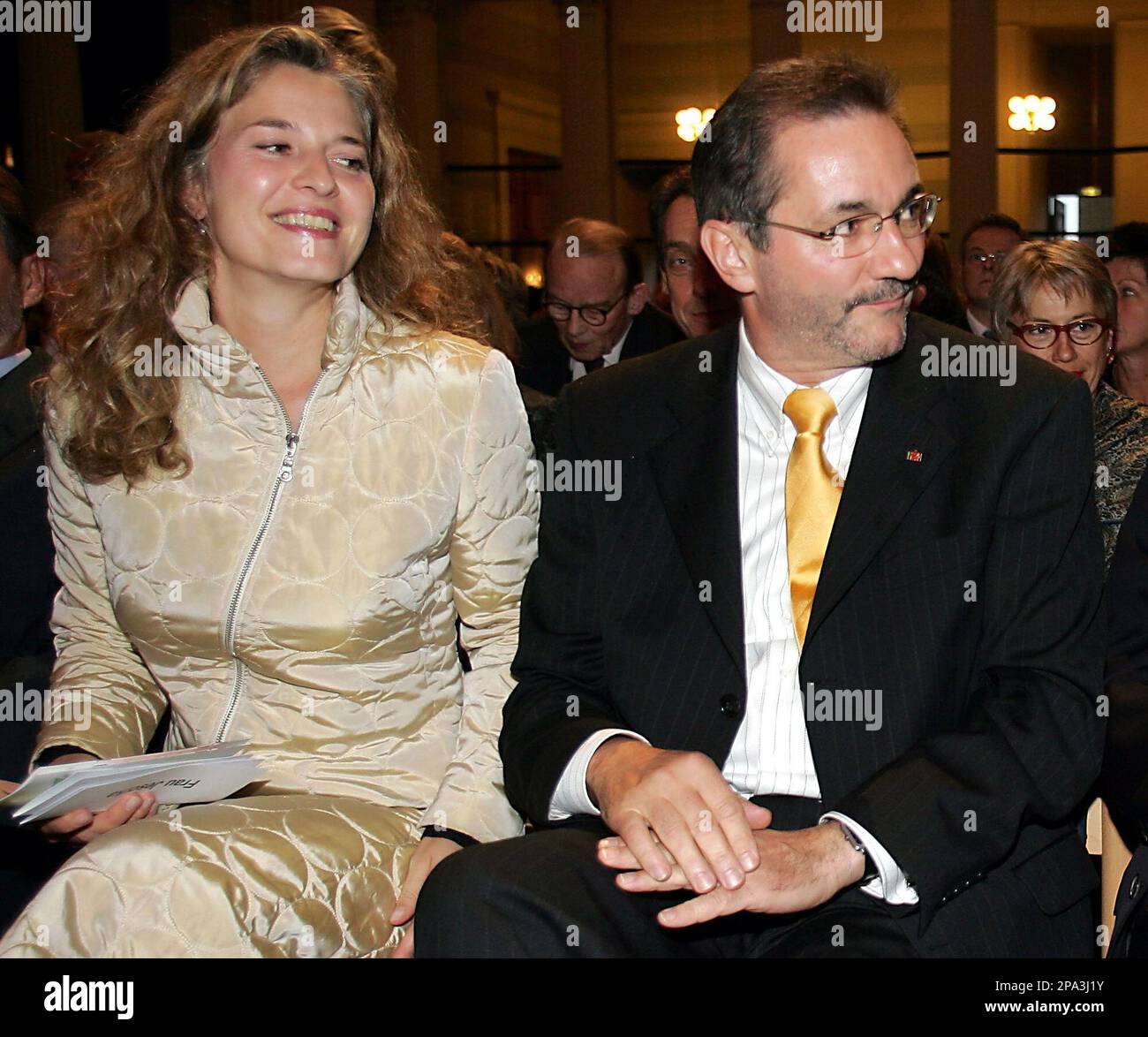 ** ARCHIV ** Der Ministerpraesident von Brandenburg, Matthias Platzeck, rechts, und seine ...