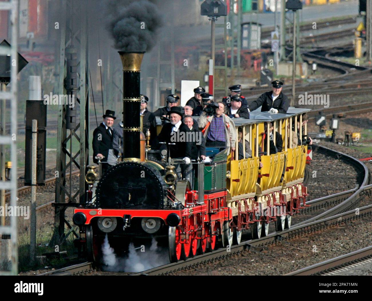 Mit Volldampf faehrt die restaurierte historische Adler Lokomotive mit ...