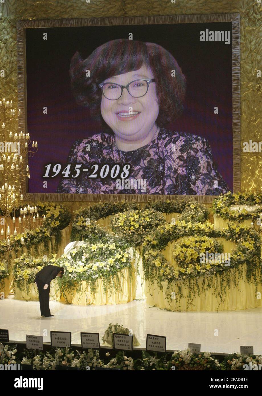 Lydia Sum's daughter Joyce Cheng bows during the public memorial ...