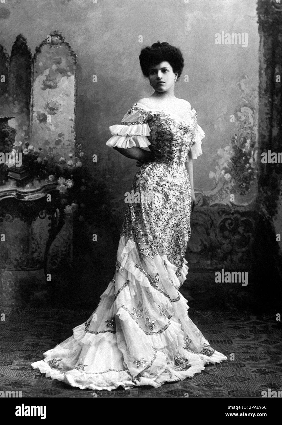 1904 , Firenze , ITALIA : la contessa GIUSEPPINA MANCINI ( Giusini o ...