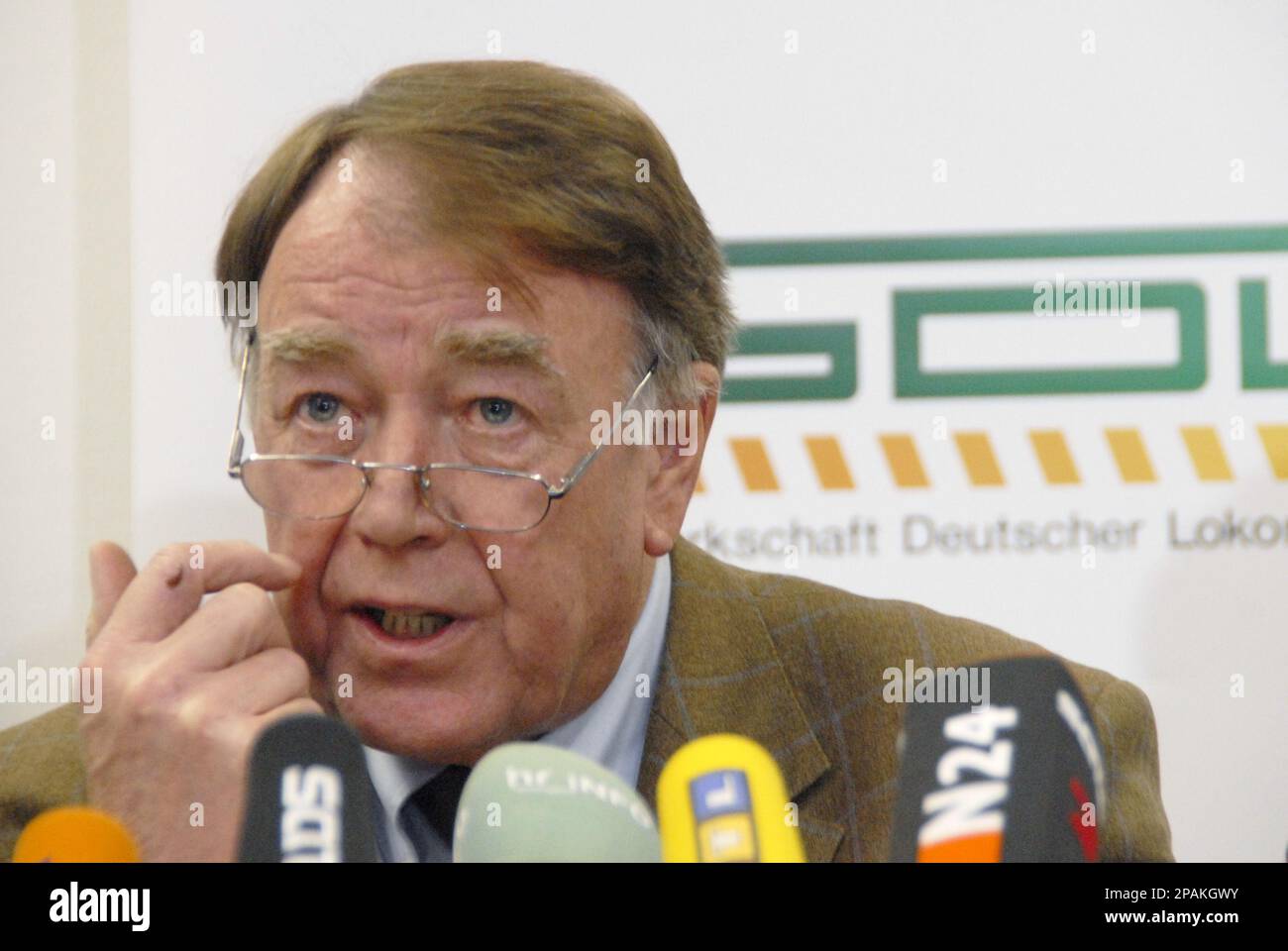 ** ARCHIV ** Manfred Schell, Vorsitzende der Gewerkschaft Deutscher ...