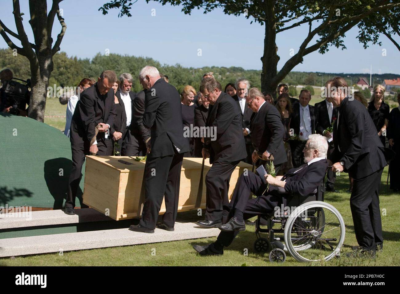 The coffin of legendary Swedish film director Ingmar Bergman is buried ...