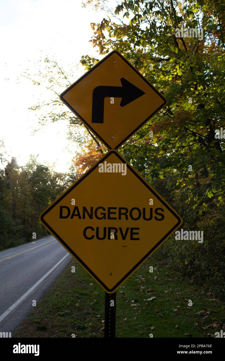 Dangerous curve immagini e fotografie stock ad alta risoluzione - Alamy