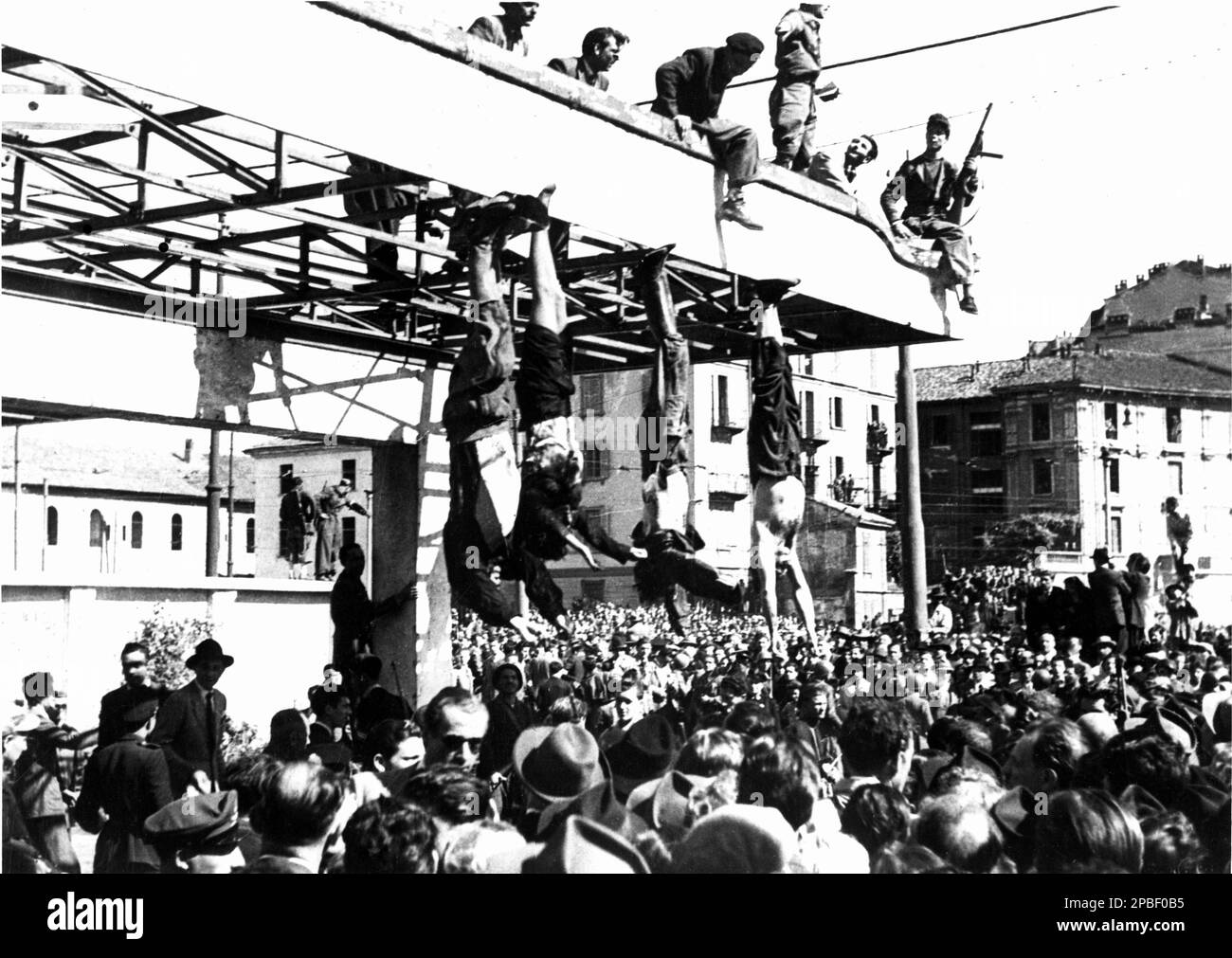 1945 , 28 aprile , Milano , Italia : il fascista Duce BENITO MUSSOLINI ...