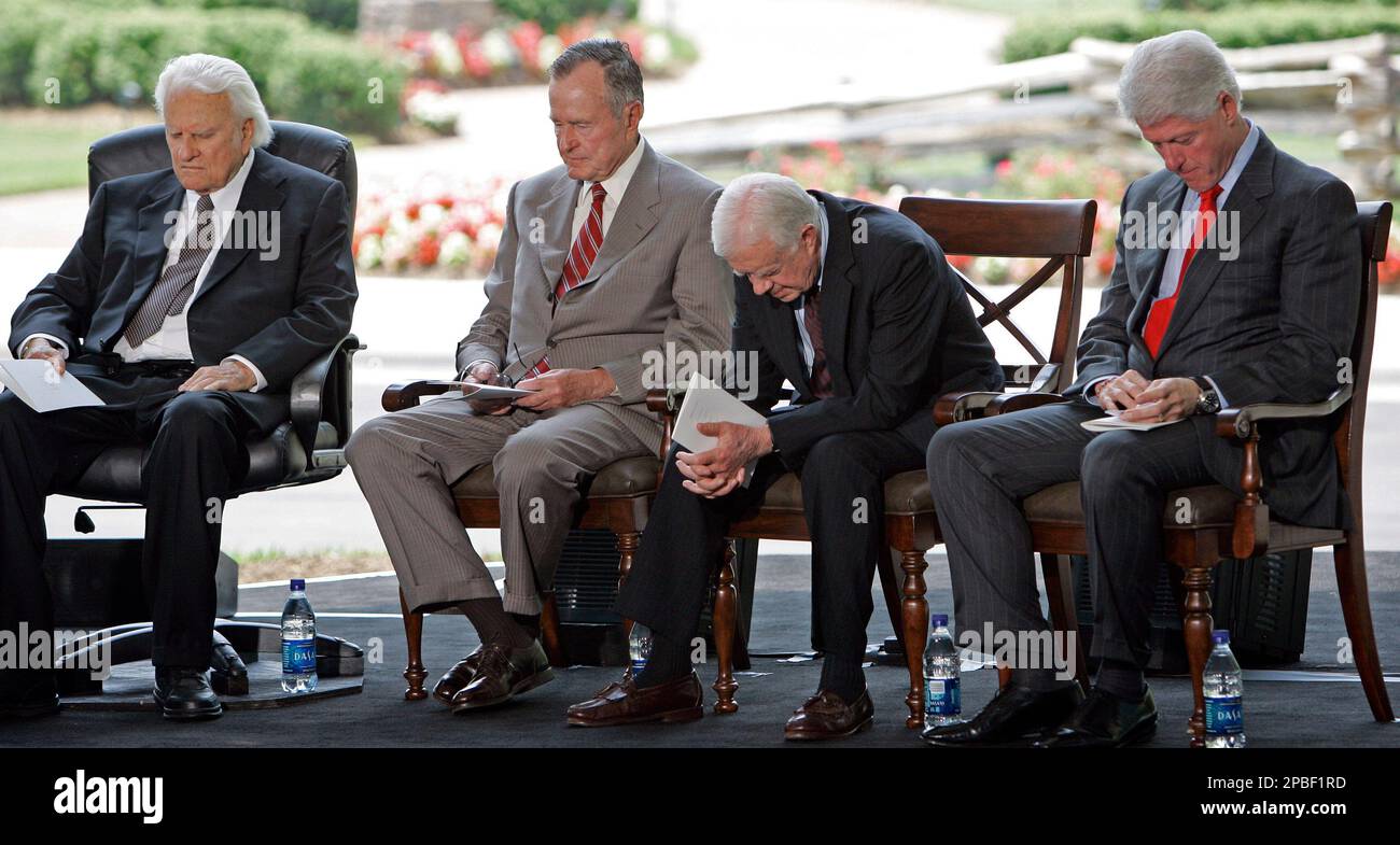 From left, Billy Graham and former Presidents George H.W. Bush, Jimmy ...