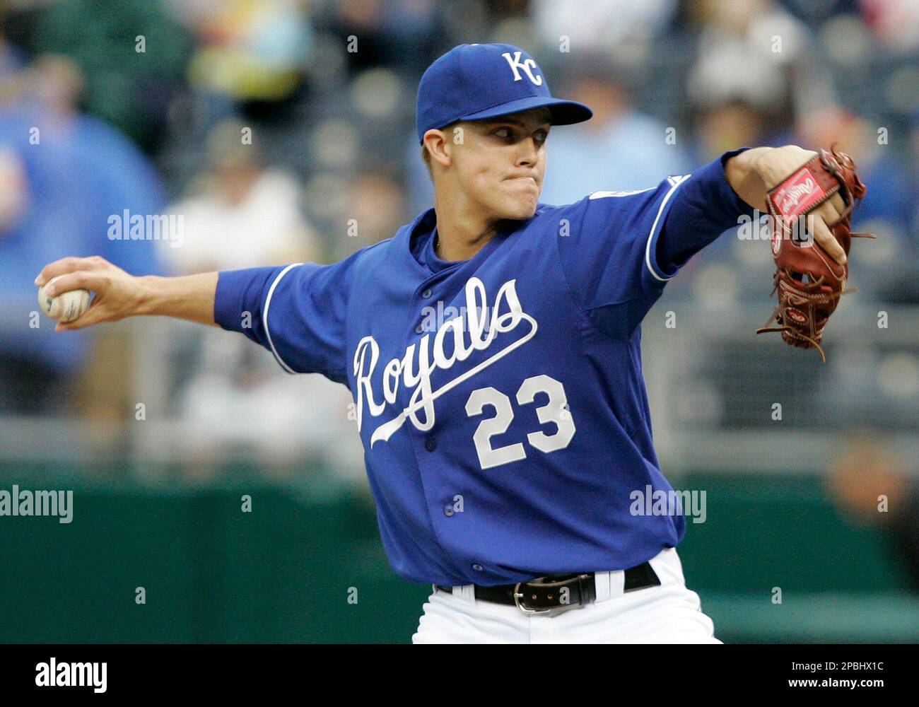 Kansas City Royals pitcher Zack Greinke throws during the first inning ...