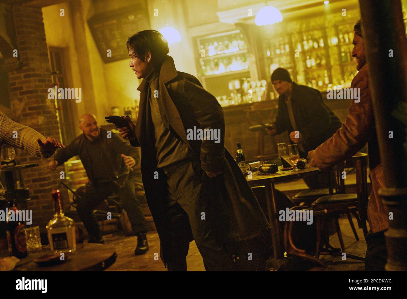 KILL BOKSOON, (aka KILL BOK-SOON), Sol Kyung-GU (centro), 2023. tel: NO ...