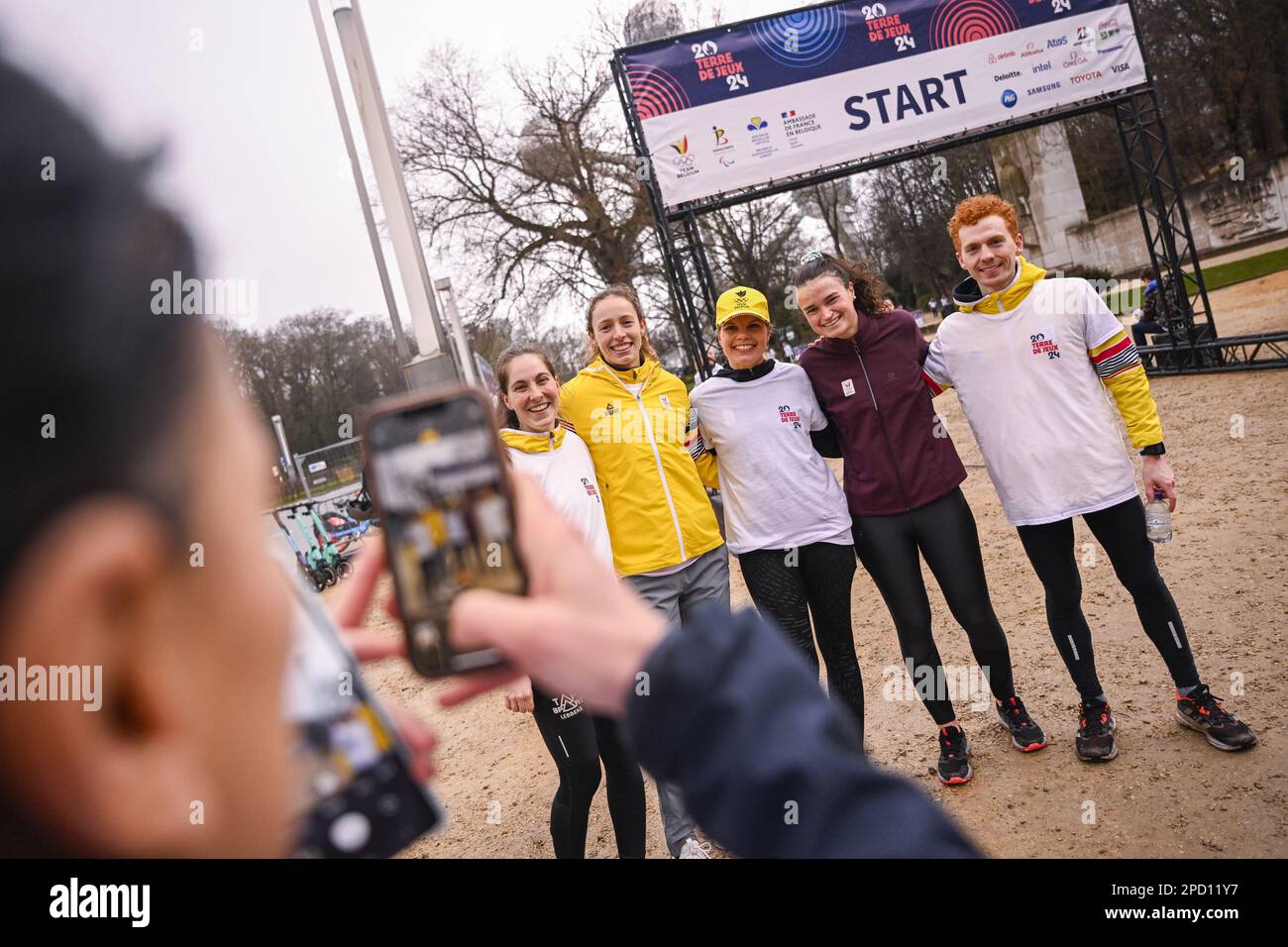 L'immagine mostra il relay virtuale in tutto il mondo con il Team ...