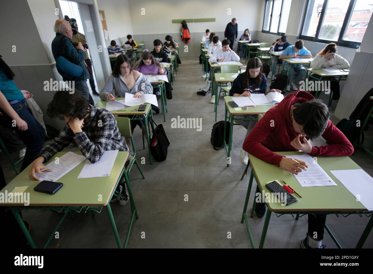 Students of a 1st Baccalaureate class of the Instituto Calderón de la ...
