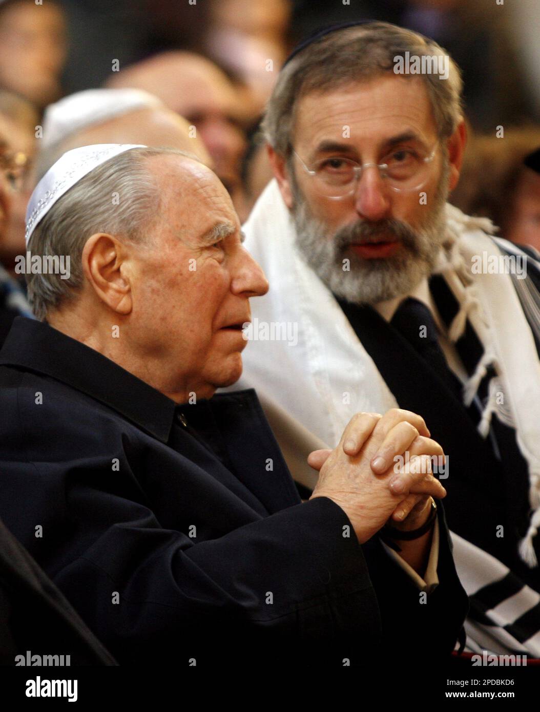 Italian President Carlo Azeglio Ciampi,left, flanked by Rome's ...