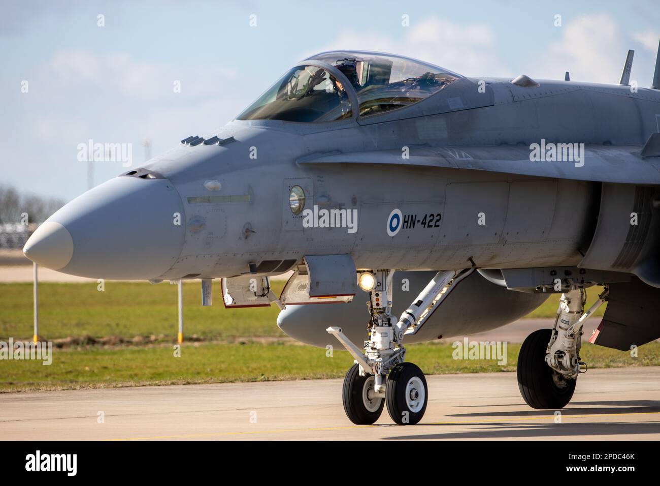 Forza aerea finlandese McDonnell Douglas F/A-18C Hornet tassing alla ...