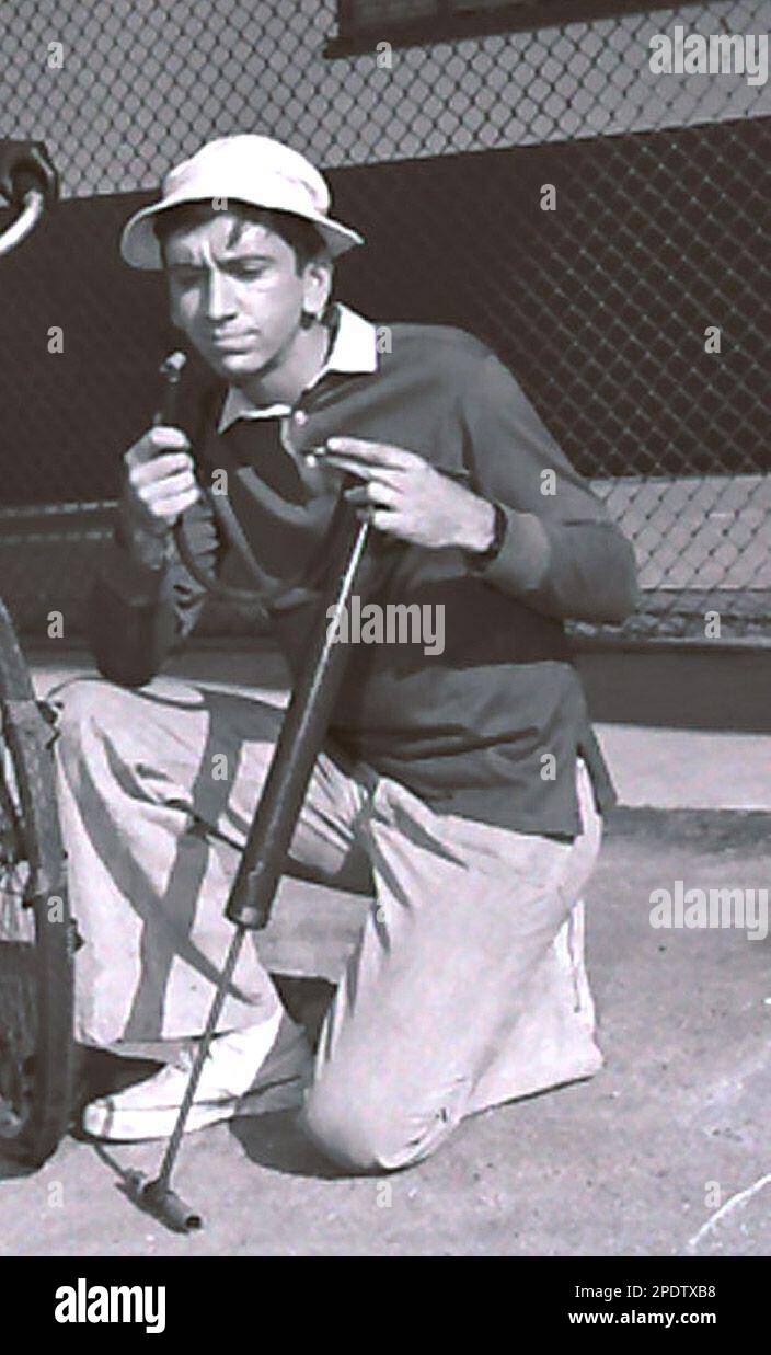 **FILE**Bob Denver, who plays the title role in the "Gilligan's Island ...