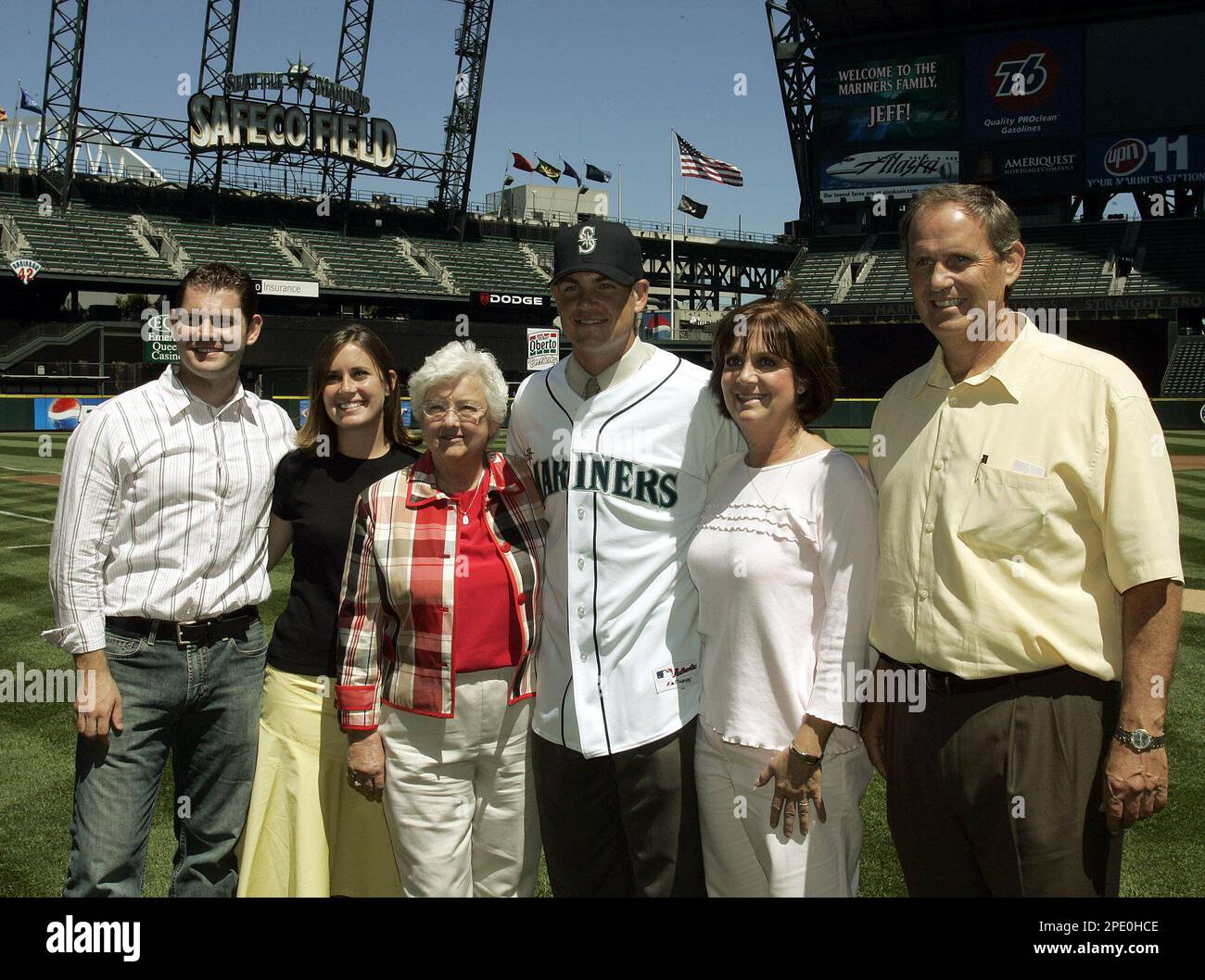 Seattle Mariners first-round draft pick, catcher Jeff Clement, center ...