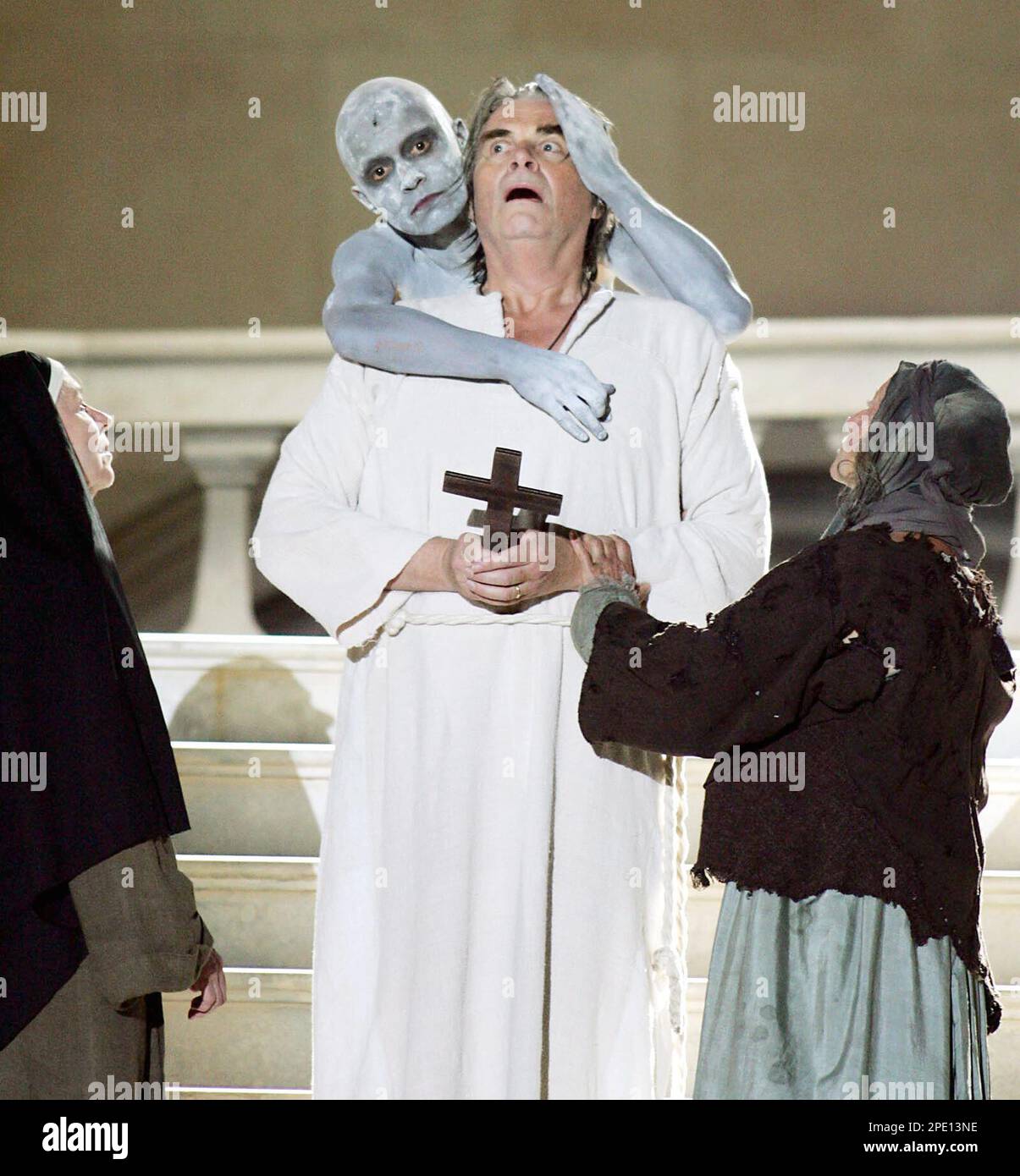 Elisabeth Schwarz als Glaube, Ulrike Folkerts als Tod, Peter ...